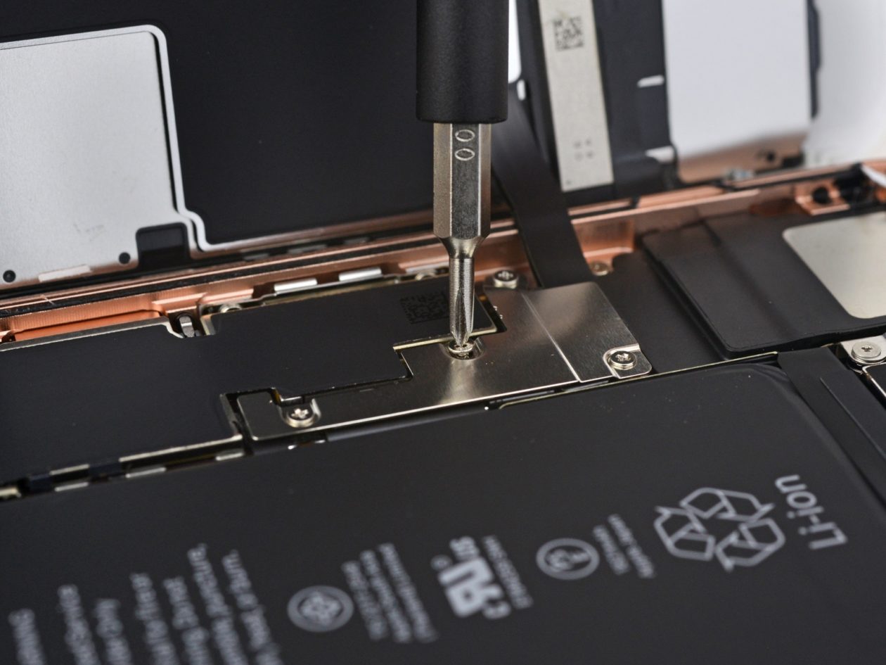 iFixit desmonta o iPhone 8 e encontra uma arquitetura interna deveras ...