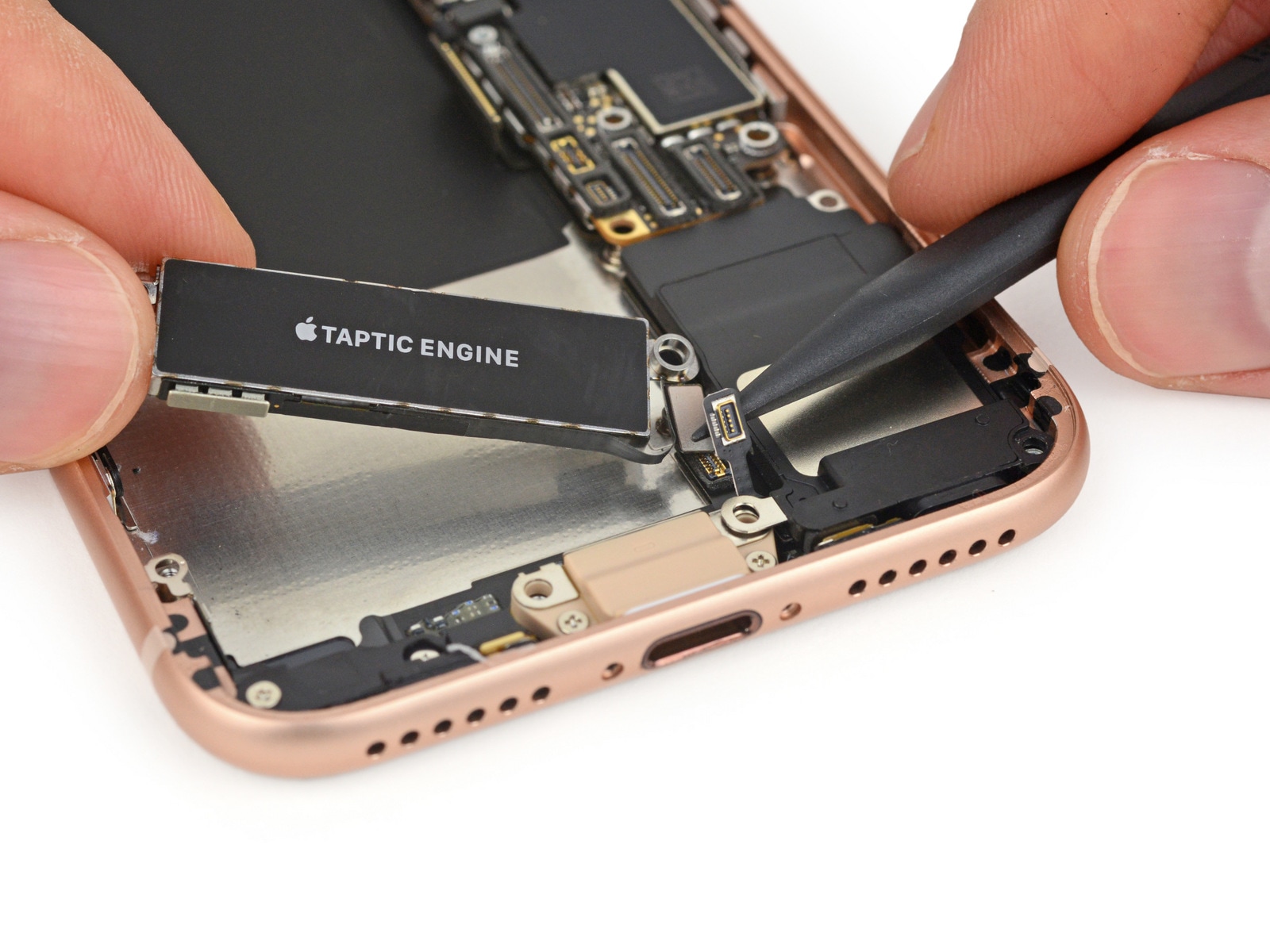 iFixit desmonta o iPhone 8 e encontra uma arquitetura interna deveras ...