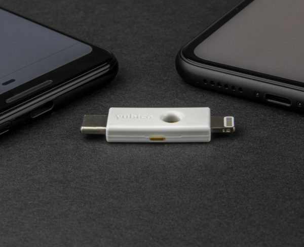 Token de autenticação com conectores Lightning e USB-C da Yubico chega ...