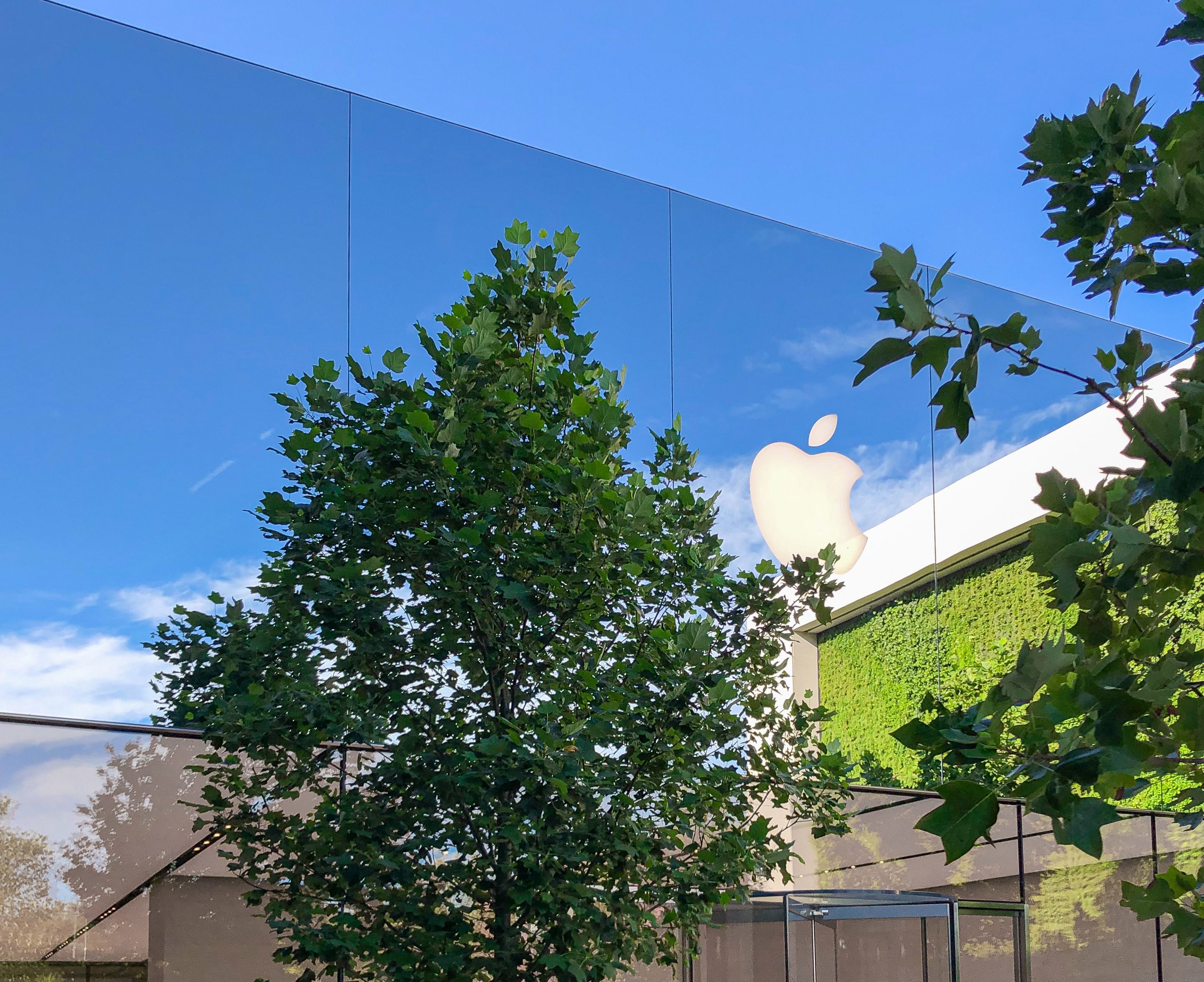 Apple prepara grandes reinaugurações de lojas para o lançamento dos ...