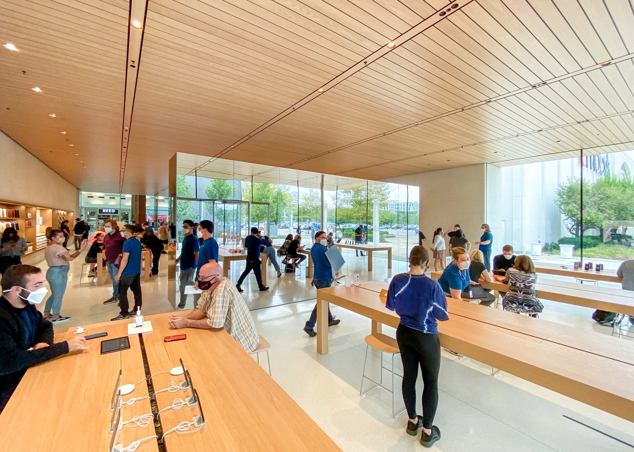 Renovada, Apple Cherry Hill reabre em um novo espaço exterior – MacMagazine