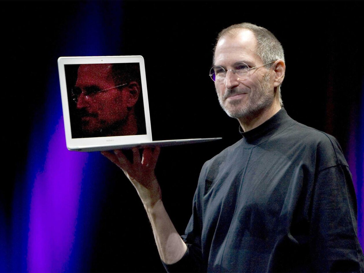 Veja uma versão remasterizada do famoso discurso de Steve Jobs na ...