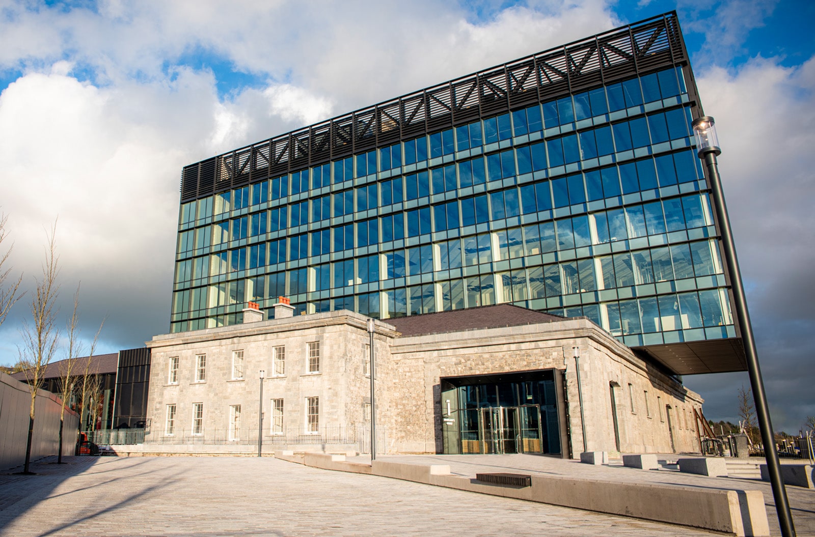 Veja o interior (e a vista) do novo escritório da Apple em Cork ...