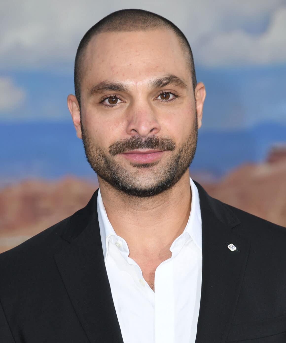 Michael Mando entra para "Sinking Spring", do Apple TV+ - MacMagazine