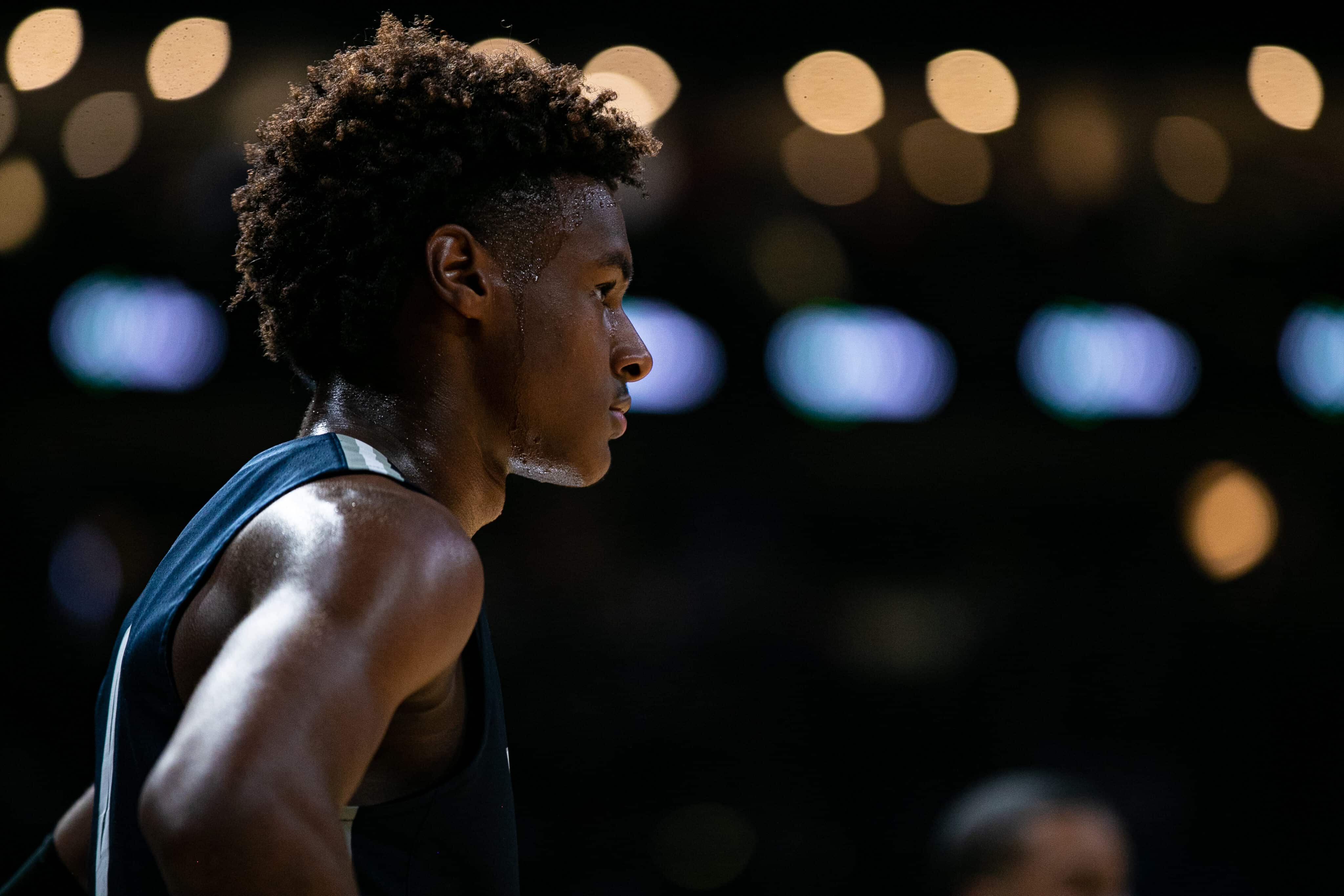 Bronny James assina com a Beats 14 anos após LeBron - MacMagazine