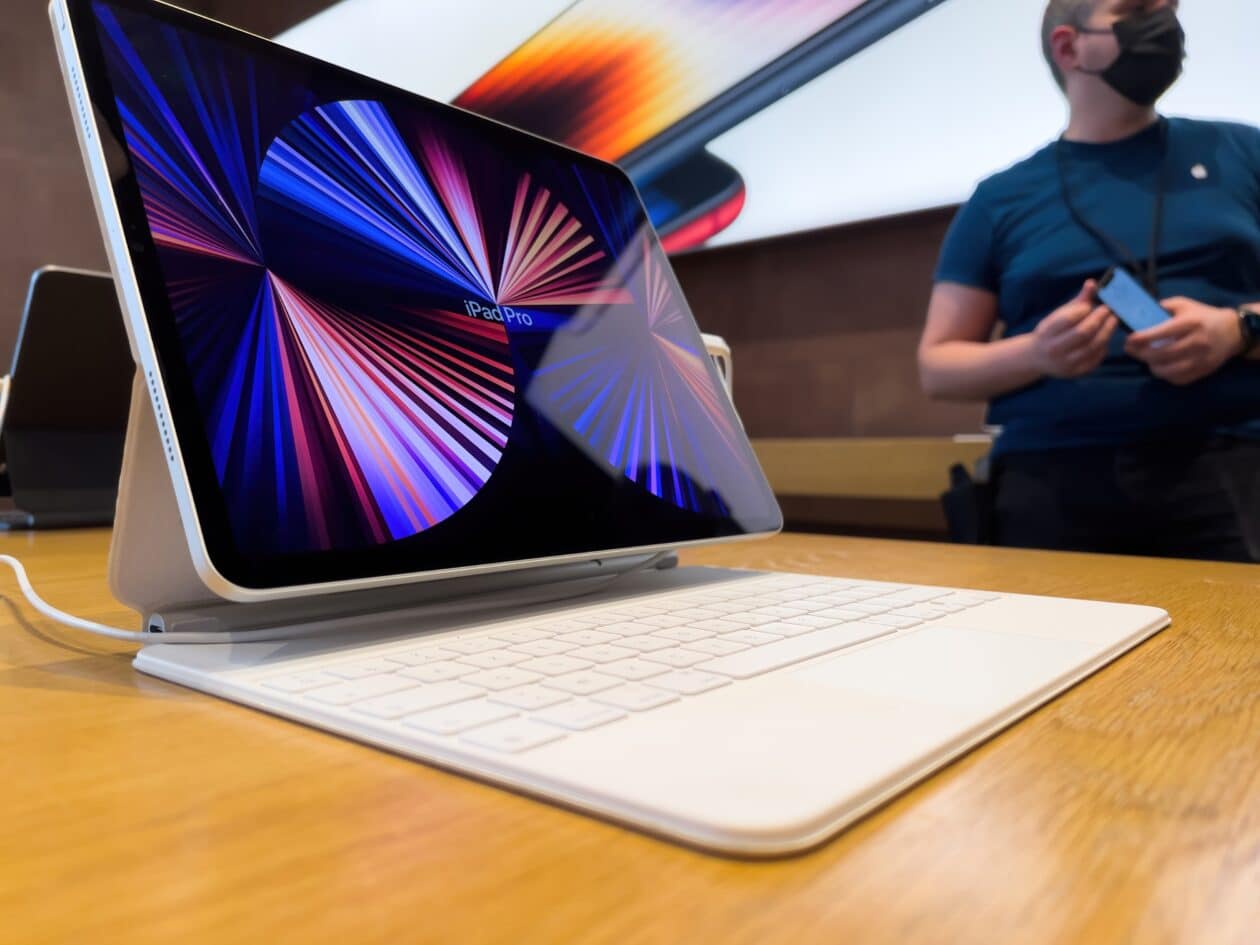 Além de telas OLED, iPads Pro de 2024 poderão ter Magic Keyboard ...