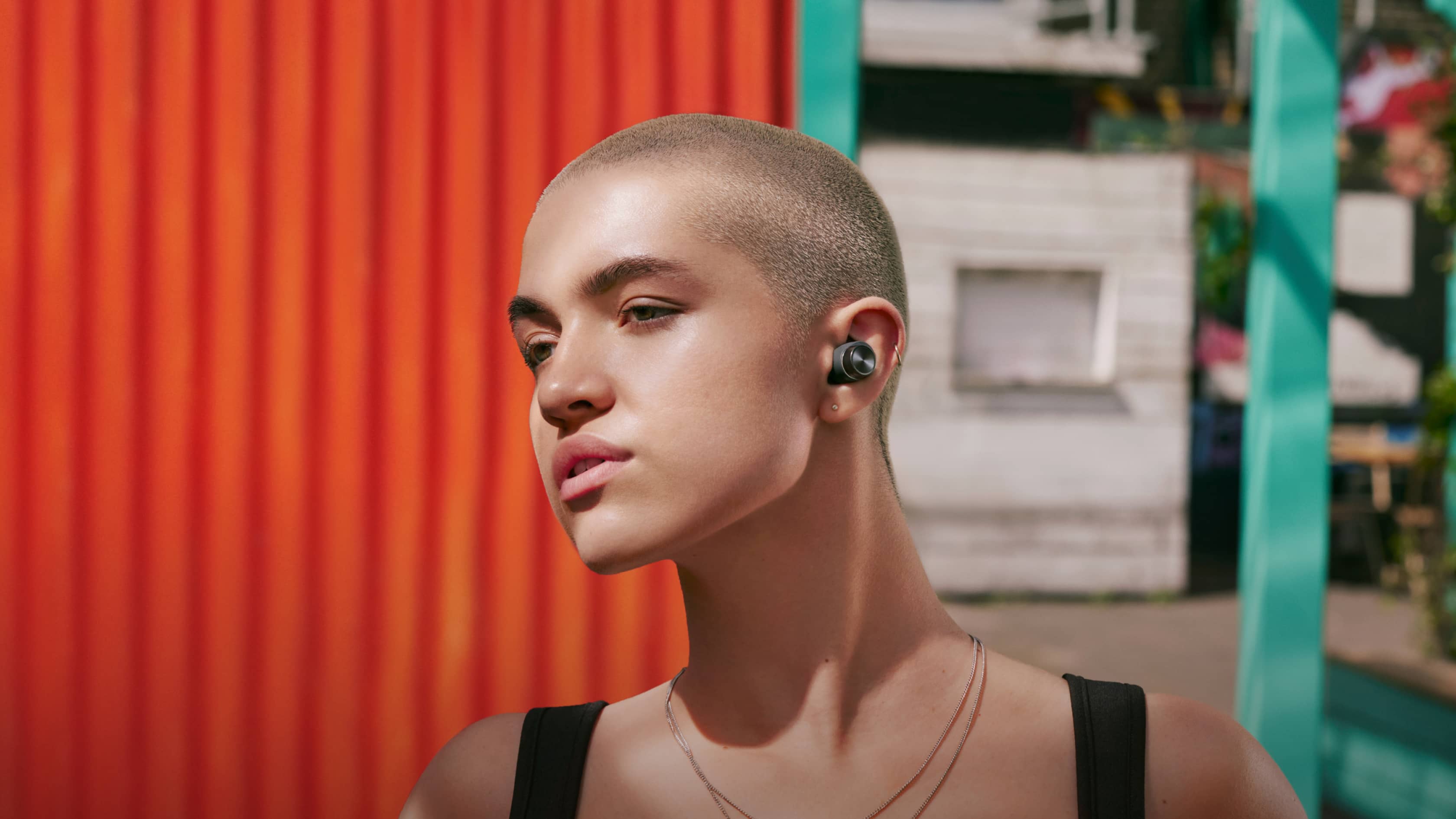 Fones da Bowers & Wilkins têm alcance sem fio de até 25 metros ...