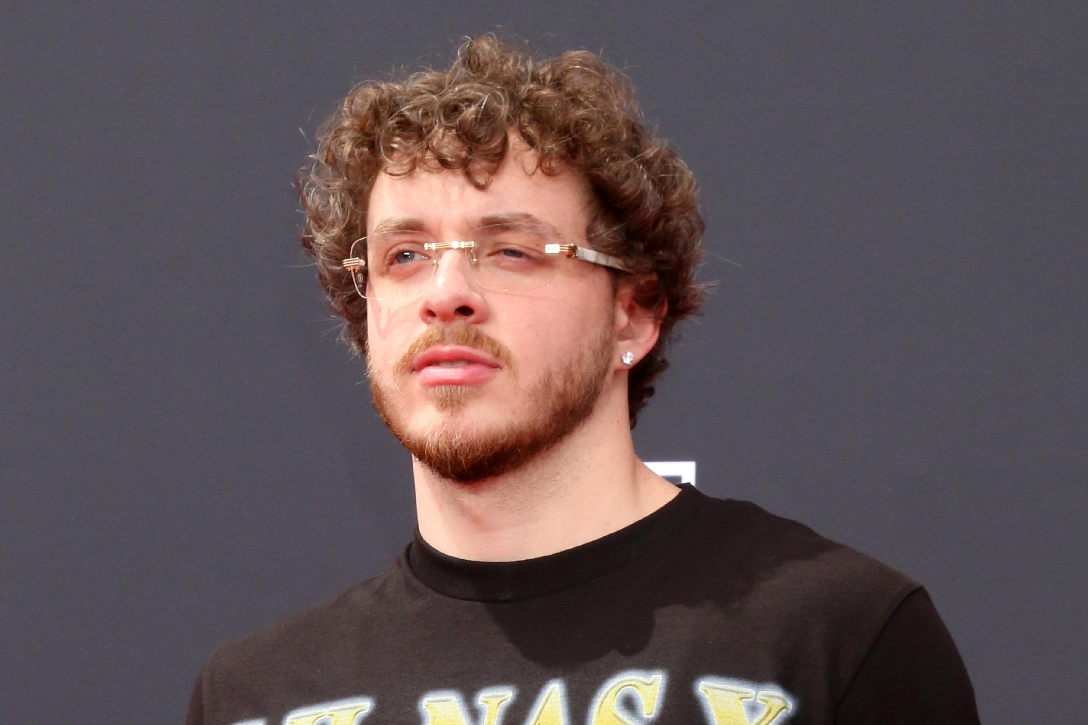 Rapper Jack Harlow se junta ao elenco de "The Instigators", do Apple ...