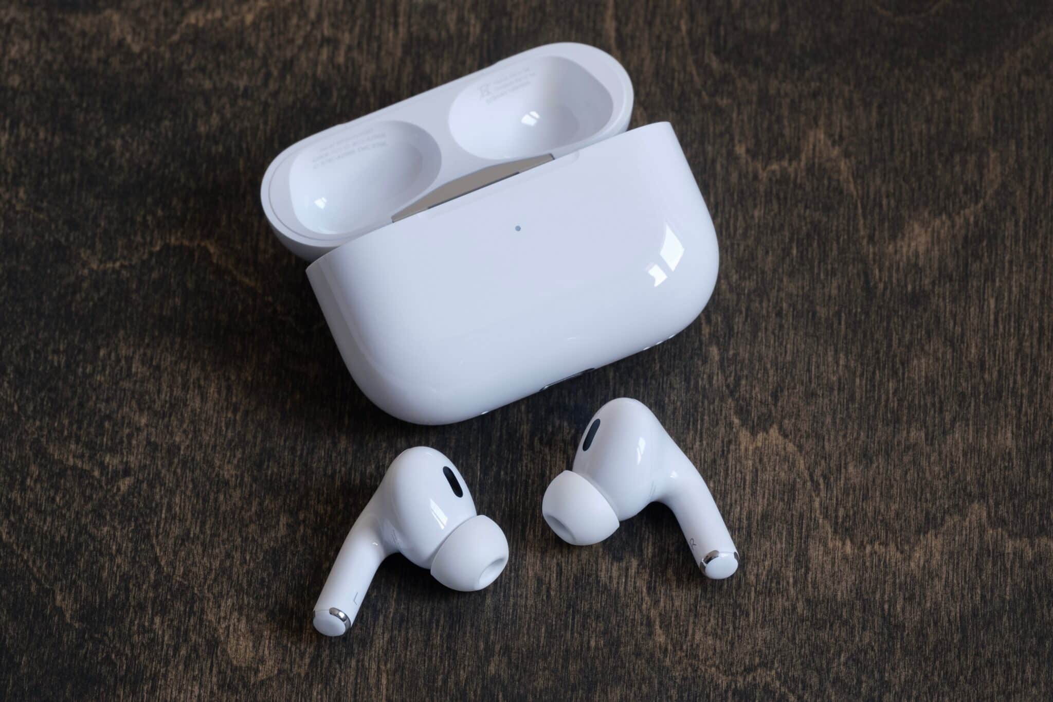 "AirPods Pro 3" com sensor cardíaco ainda estaria a meses de ser ...