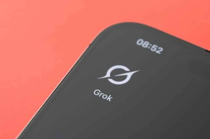 Grok agora pode usar a câmera do iPhone para analisar objetos em tempo ...